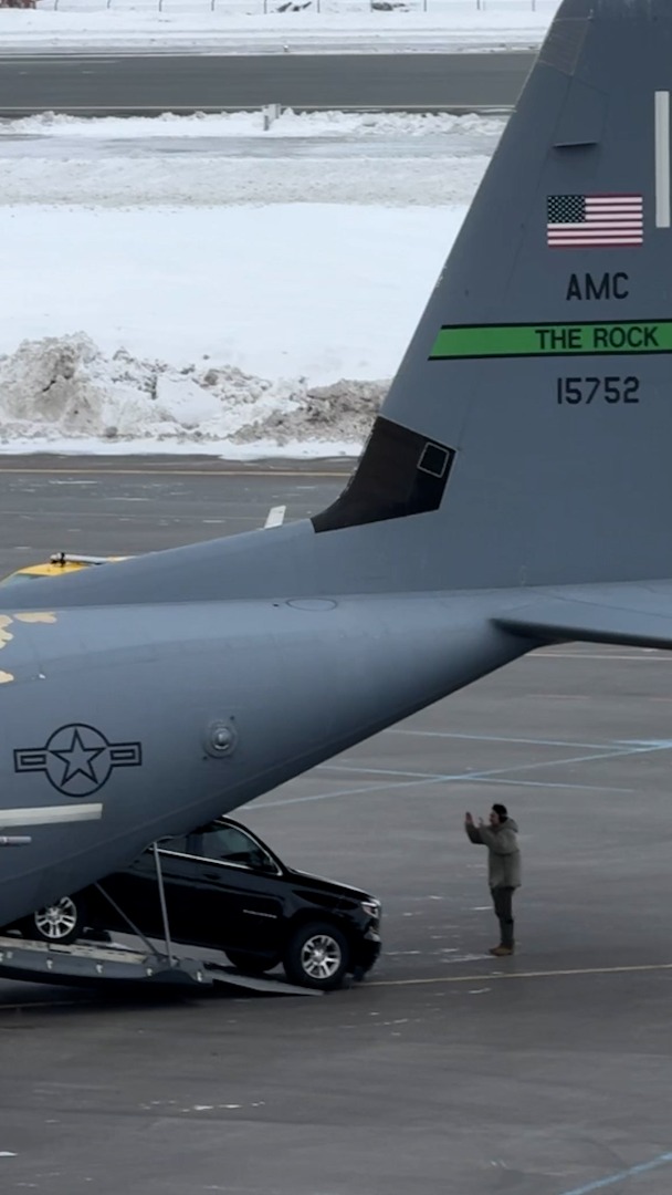 Amerikanske Hercules-fly forlader Nuuk | DR