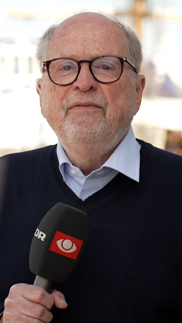 Israel angriber Iran: 'USA risikerer at blive suget ind i konflikten' | DR